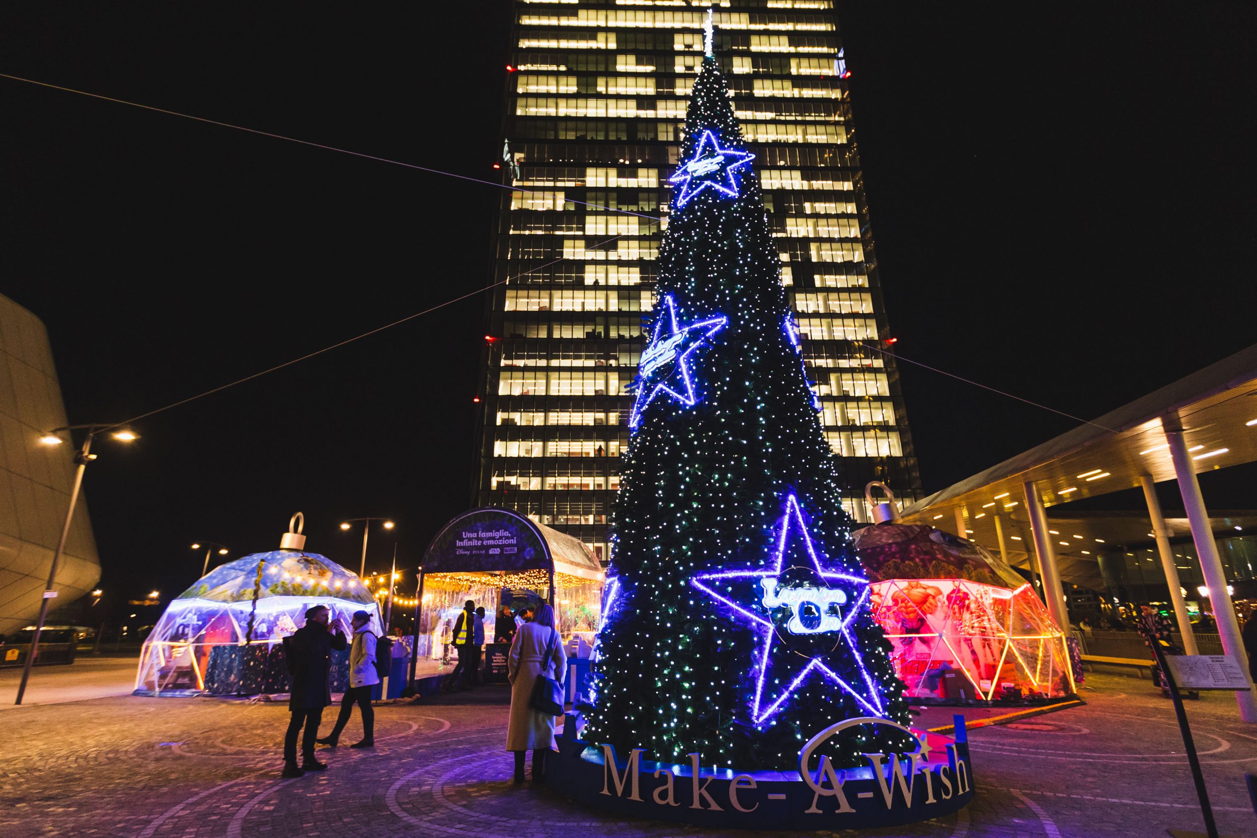A Milano si accede l'Albero dei Desideri firmato Disney